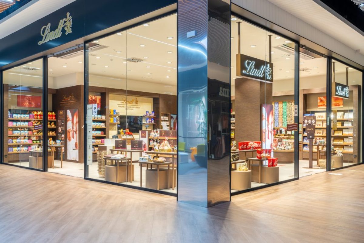LINDT The Style Outlets Getafe – R Disseny | Retail Design in Barcelona